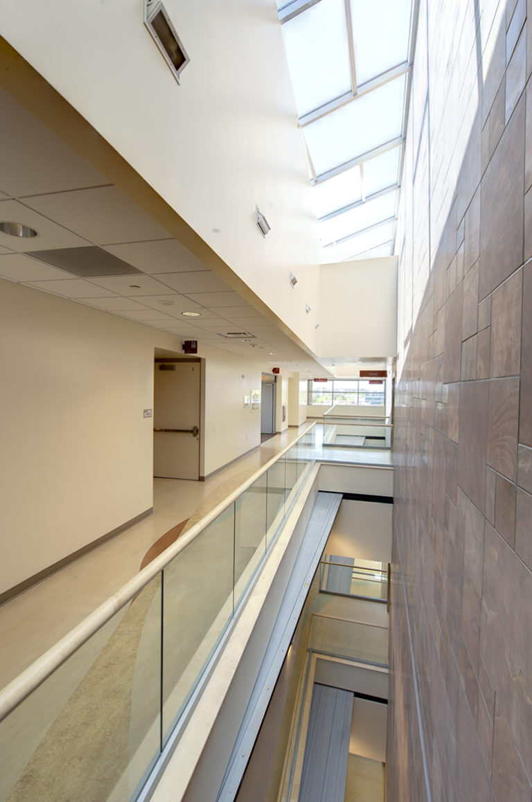 CASE 2: Horizontal (Floor) Shutter | McKEON