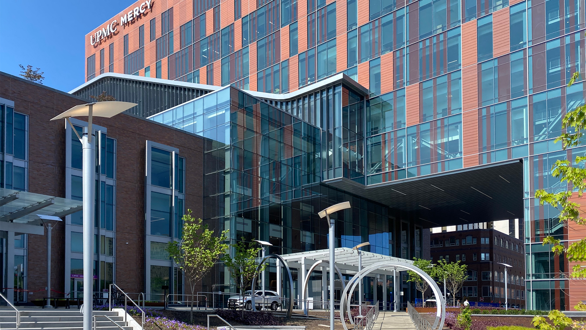 Code-Compliant Atrium Lobby At New Vision Institute | McKEON